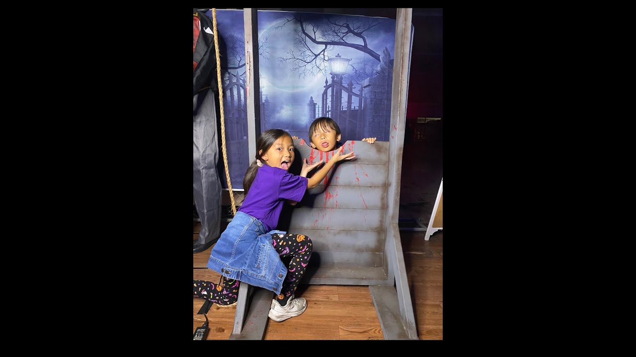 Scare Factory Haunted Maze - YouTube