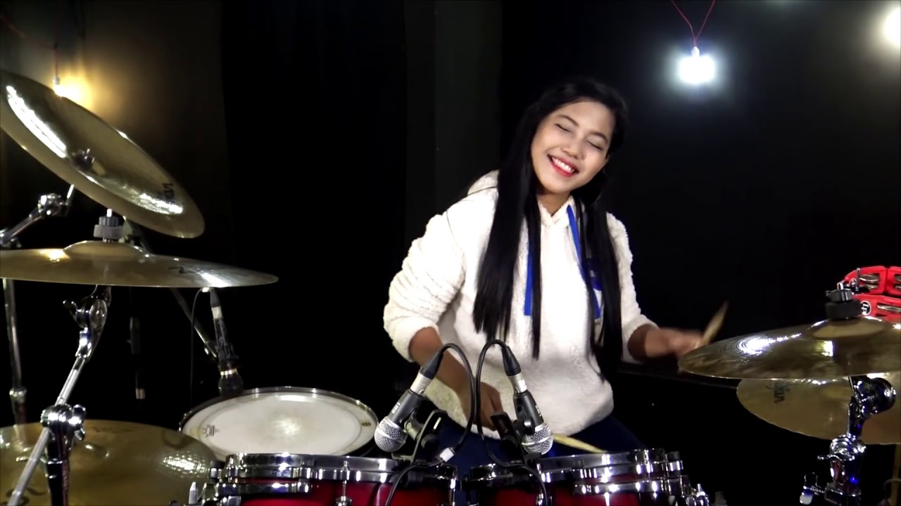 DJ remix pemain drum wanita cantik dan lincah // Nur Amira Syahira # ...