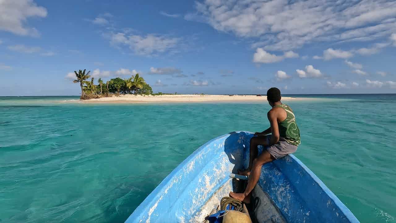 Island Hunting Fiji: Finding an Uninhabited Island🏝🇫🇯 - YouTube
