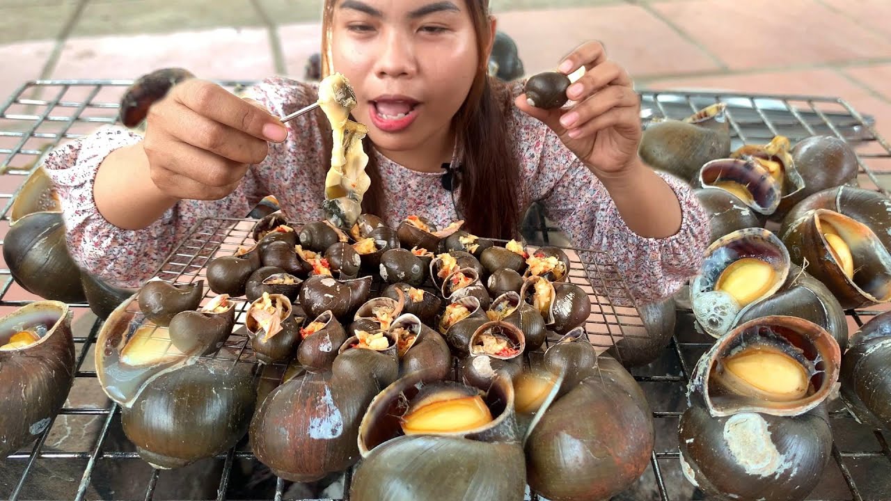 Wow! Amazing cooking food, Snail roast with chili sauce so spicy and ...