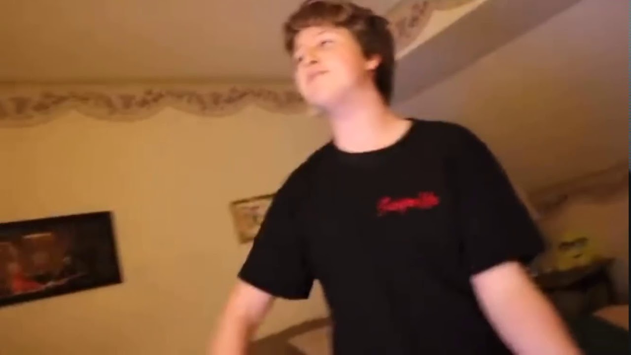 Kevin Sire singing fergalicious - YouTube