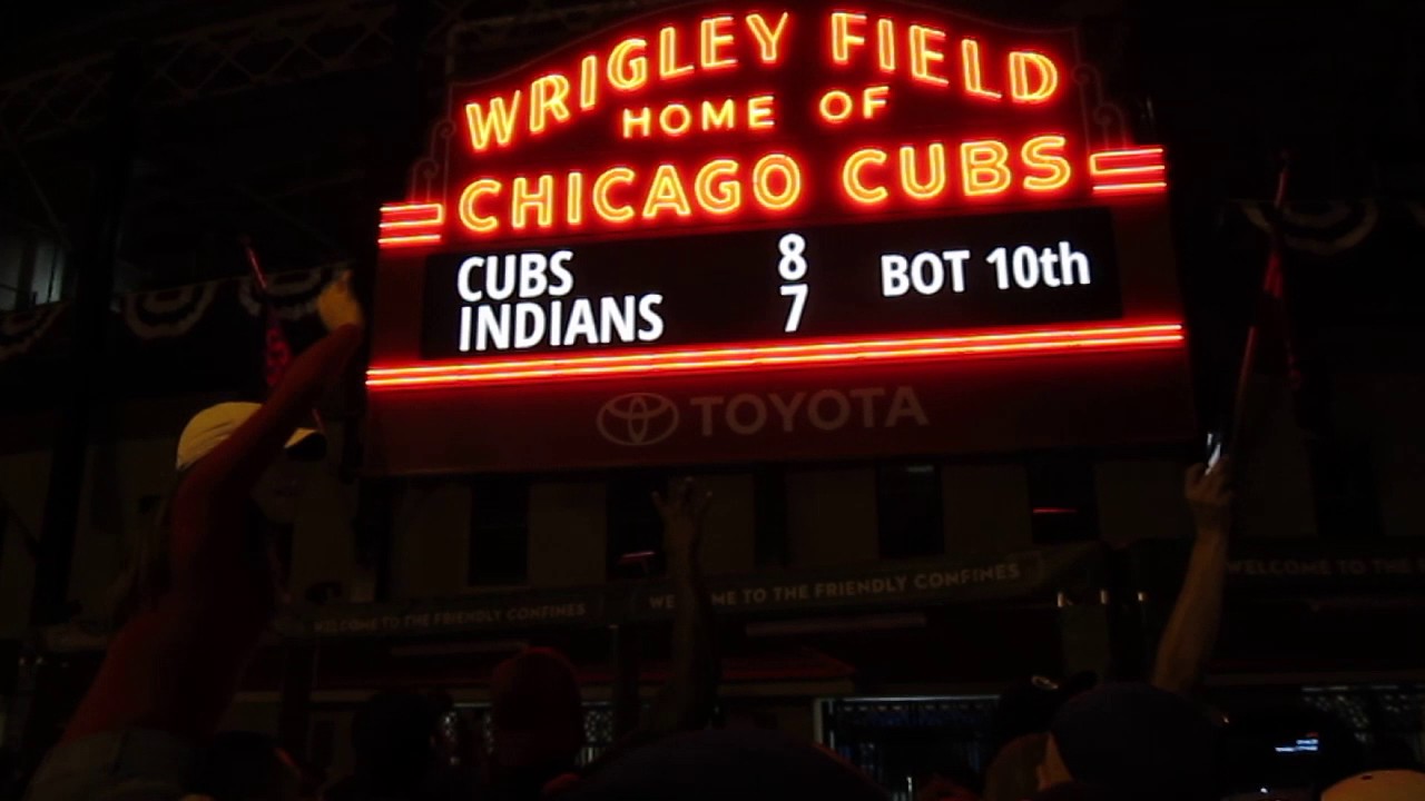 CUBS WIN World Series Marquee Flips Fans Flip - YouTube