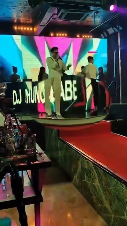Thực Hư Clip Nam Ca Sĩ Chu Bin Rơi Vãi Phân Trên Sân Khấu Shortvideo