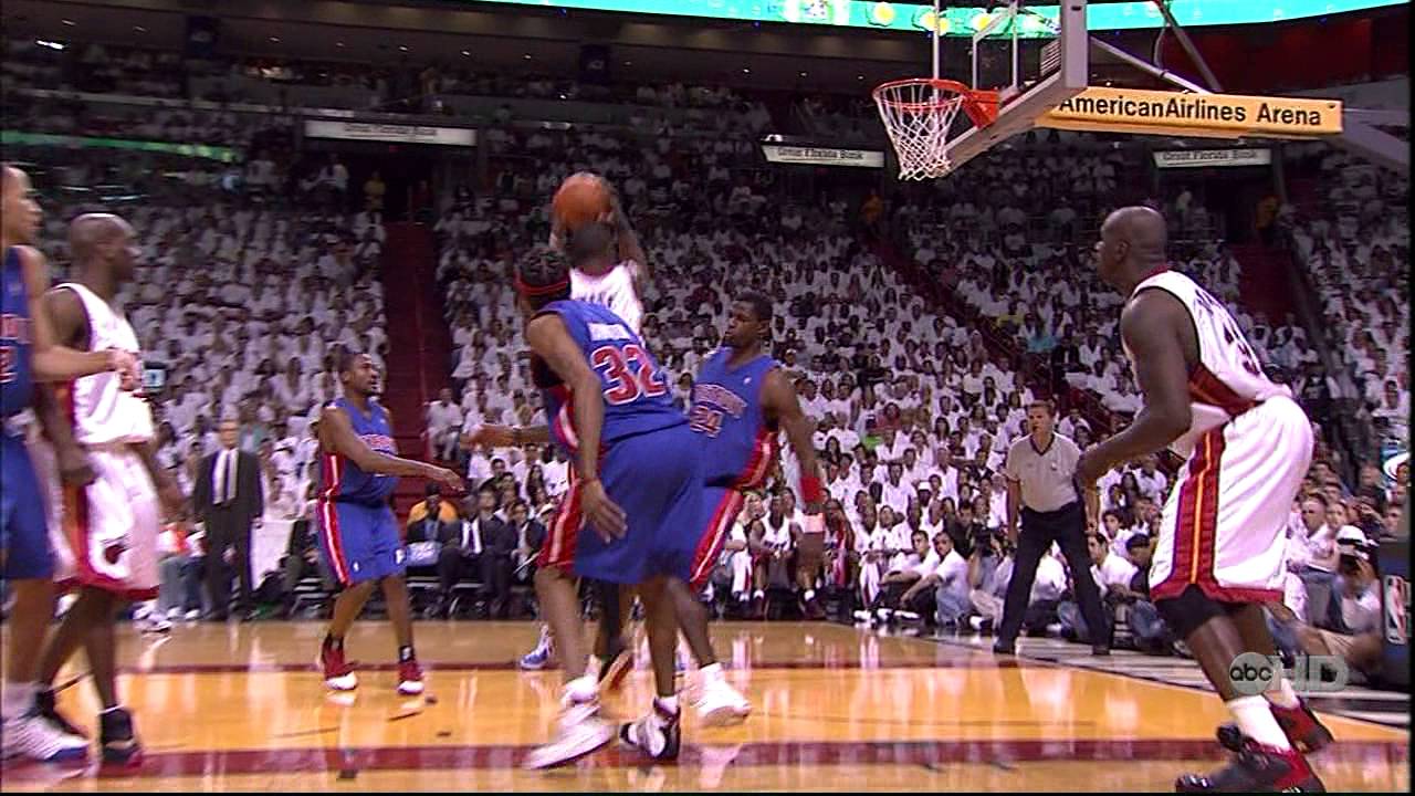 Dwyane Wade Great Shot Against Detroit Pistons [HD] - YouTube