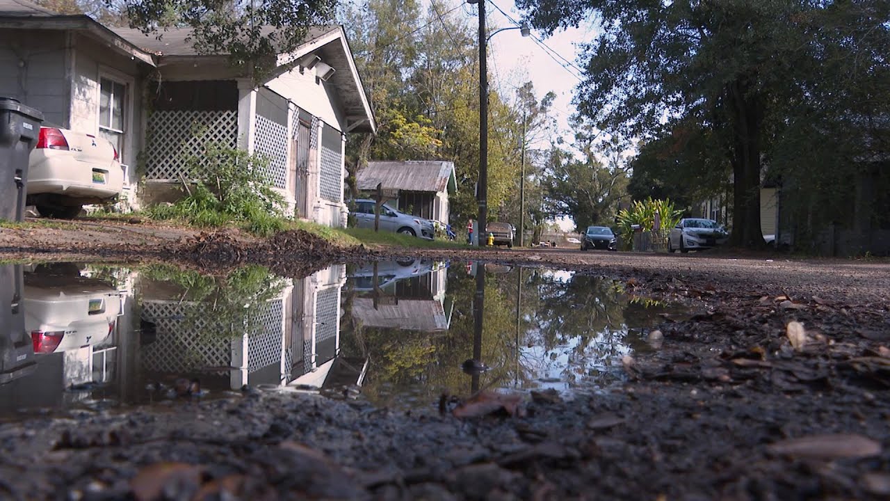 Trillions of gallons leak from decrepit water systems - YouTube