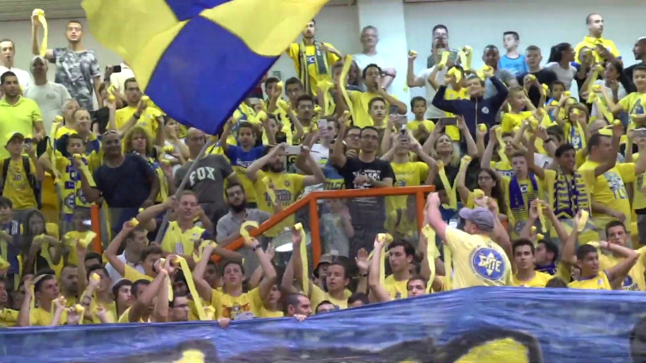 Maccabi fans during an open practice ahead of the 2020 season - YouTube
