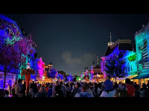 Halloween Screams with Projections Full Show at Disneyland Park Halloween Time 2022