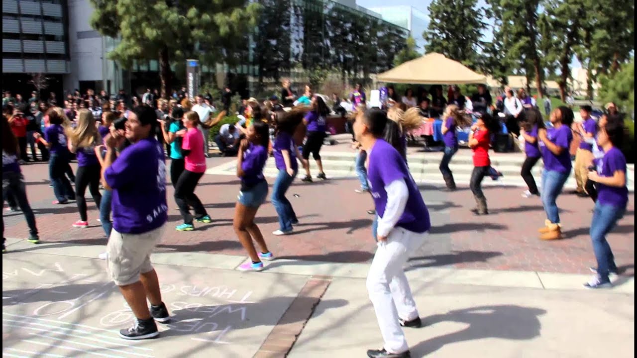 Fresno State Flashmob - Midnight Dance Fusion Class - YouTube