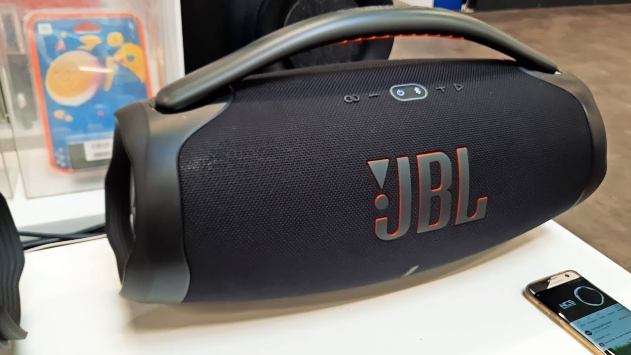 JBL Boombox 3 Black Edition INSANE BASS ACTION Volume 70 % - YouTube