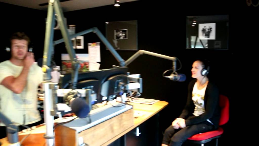 MORE FM Si & Gary with Sophie Pascoe - YouTube