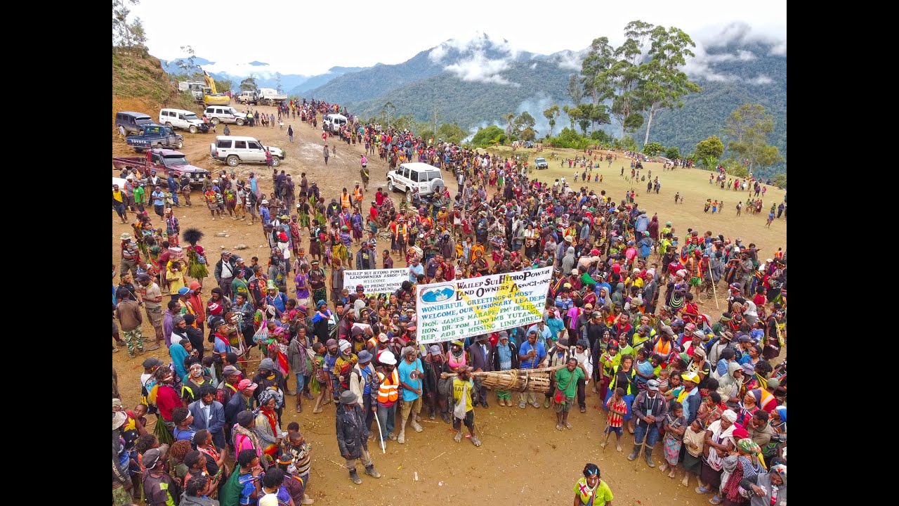 PM Marape urges Maramuni people to use new road for business - YouTube