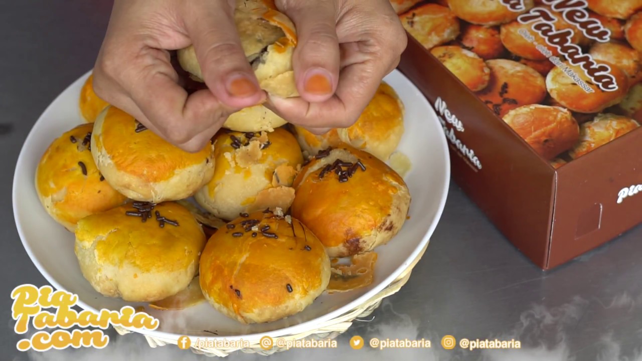 Pia Tabaria "Hanya Ada Di Makassar" - YouTube