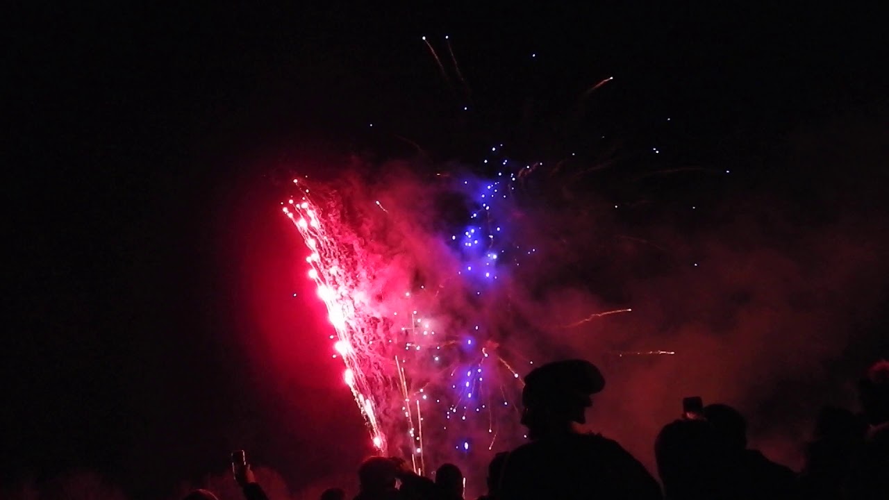 Lewes Bonfire Night 2019 - Cliffe Fireworks (Part 1) - YouTube