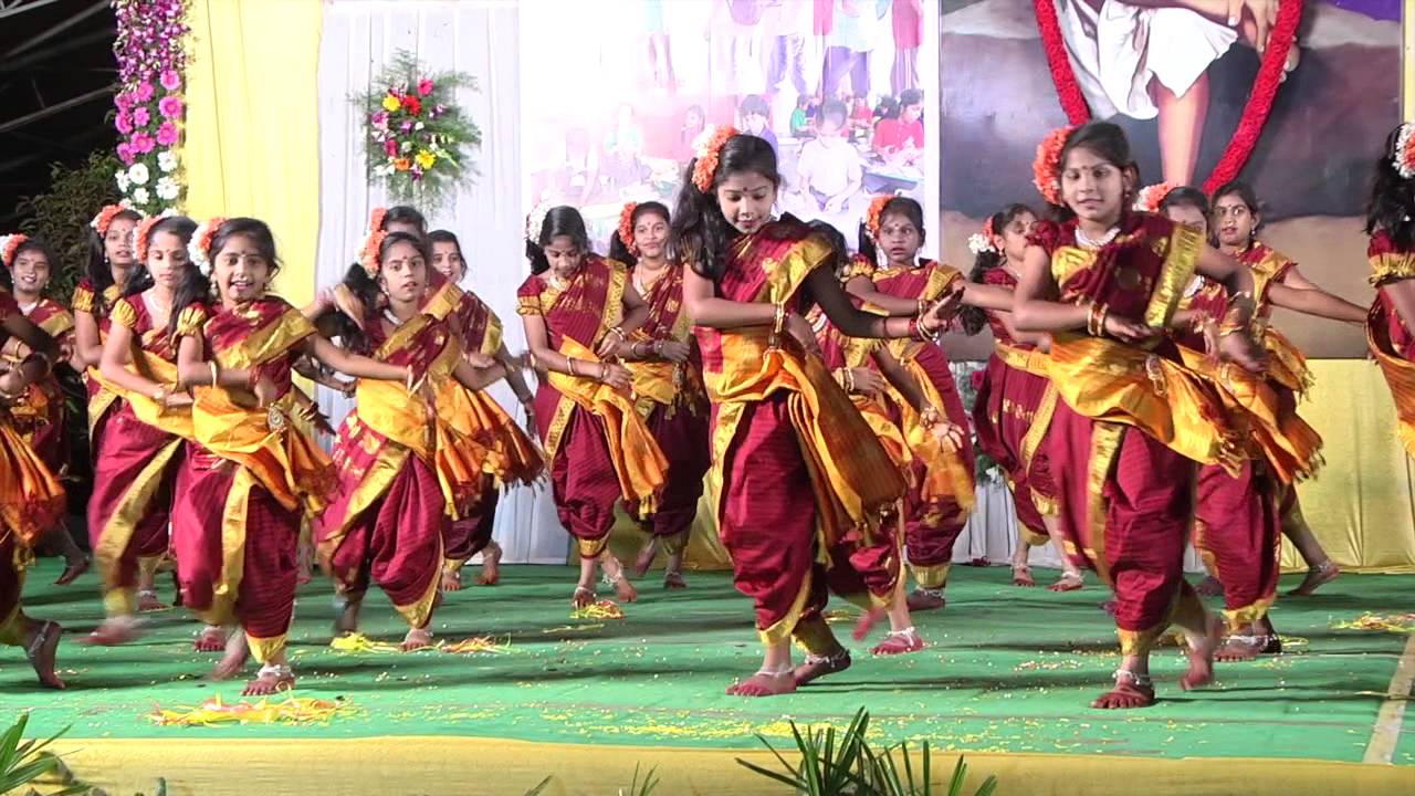 Annual Day 2015-16 Dance performance by 4th class Girls - YouTube