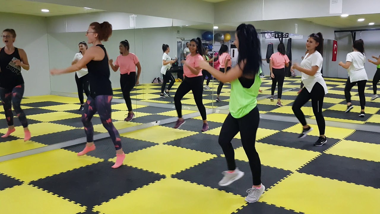 ZUMBA | ZUMBA DANS | Transform Gym Zumba - YouTube