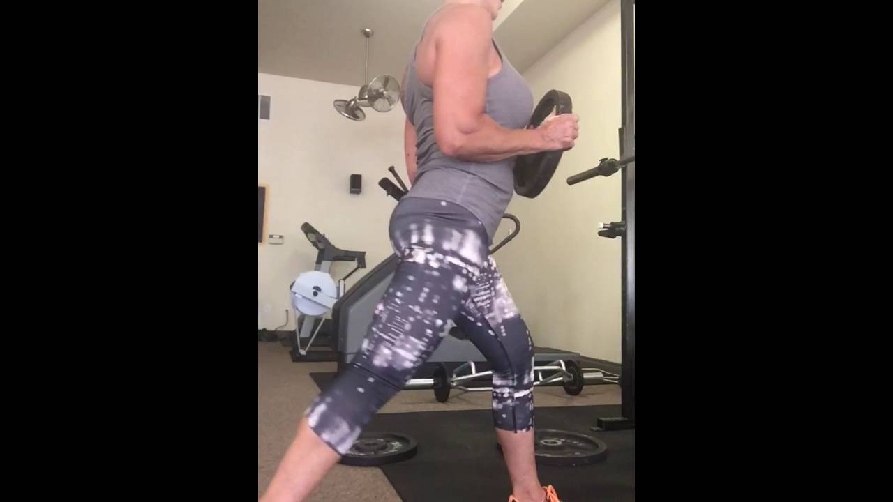 Split squat with Russian Twist - YouTube