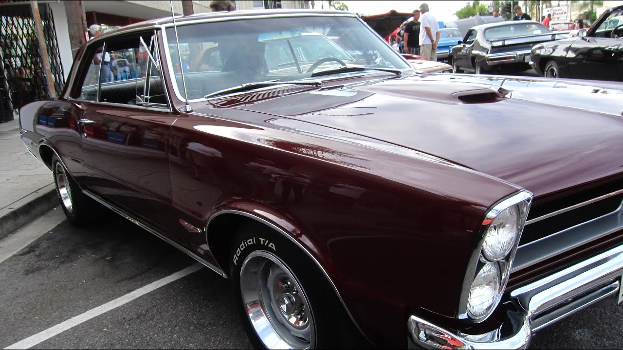 Awesome '65 Pontiac GTO with "4 on the floor" - YouTube