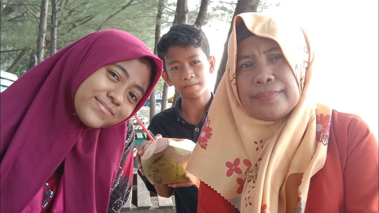 ziaroh Madura Sabsab and Mum! - YouTube