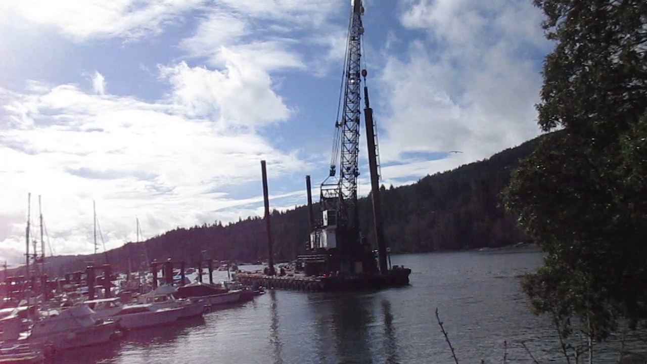 Pile Driver Crane & Barge - YouTube