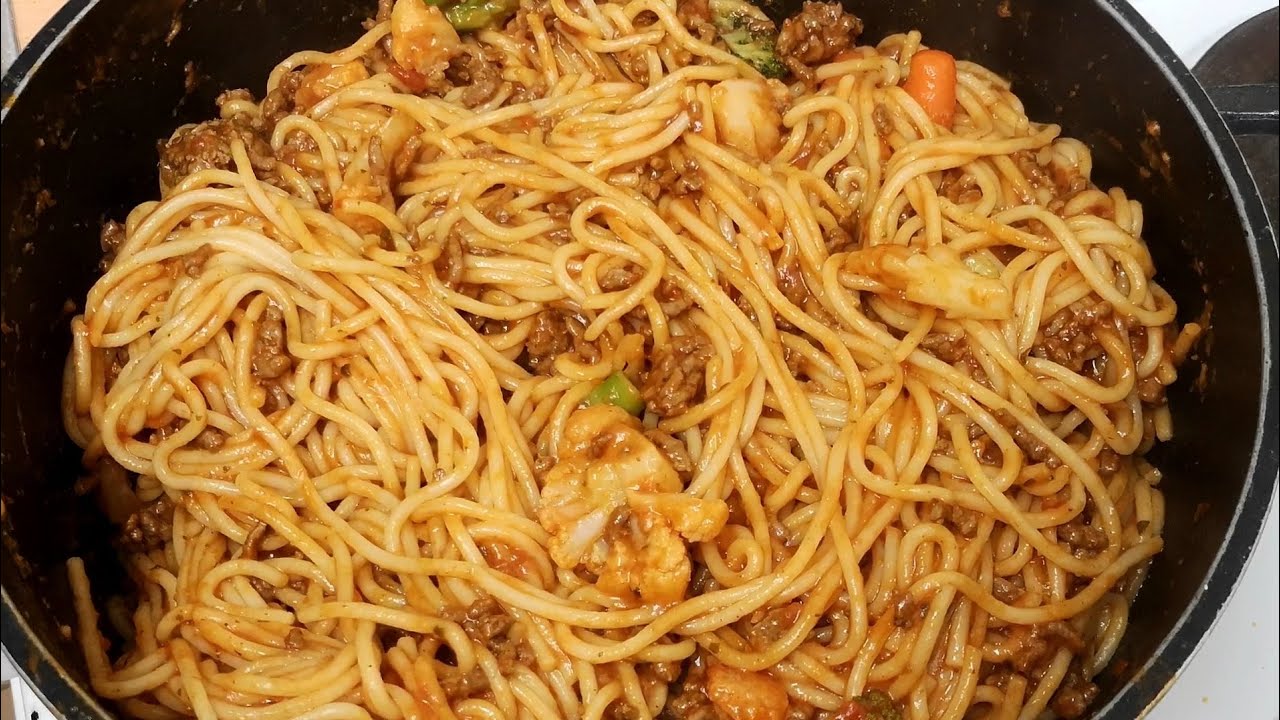 HOW TO MAKE SPAGHETTI JOLLOF SIMPLE RECIPE - YouTube