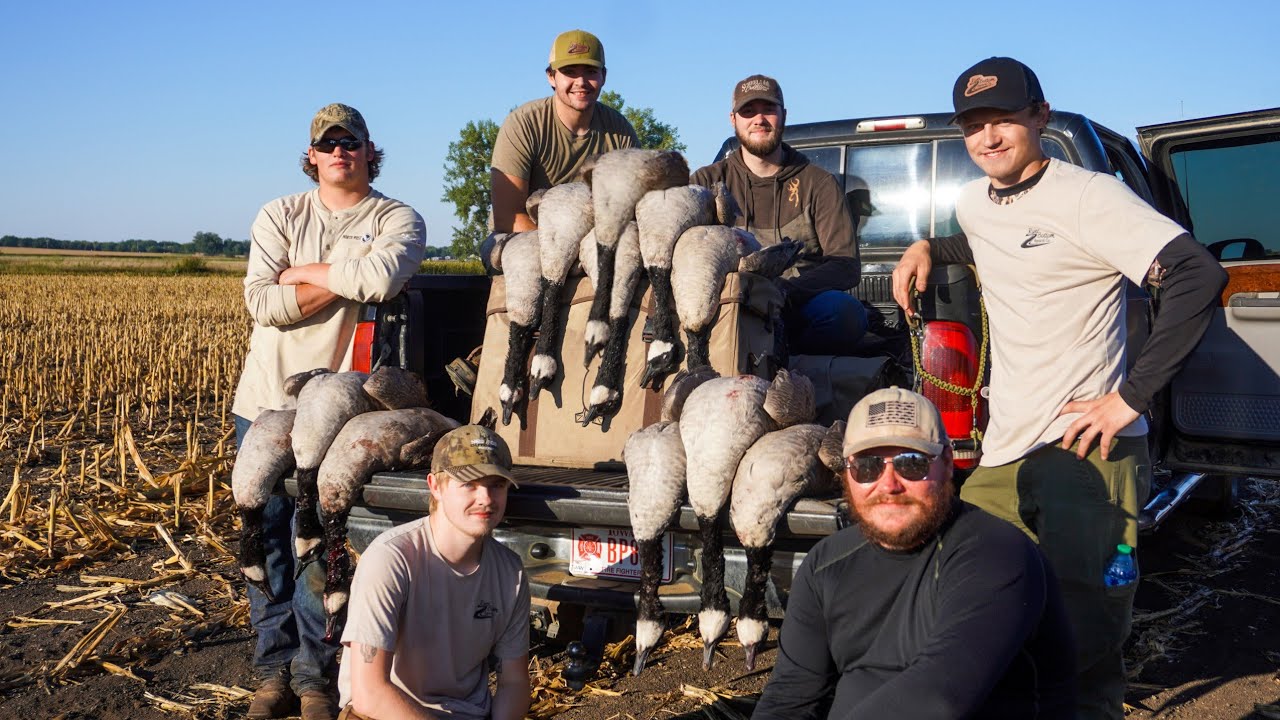 OPENING DAY Iowa Goose Hunting 2022! (6 MAN LIMIT!) - YouTube