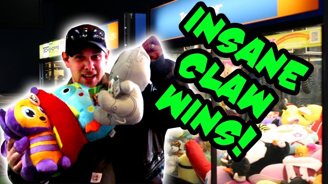 So Many EPIC CLAW MACHINE WINS at WalMart! Playing the claw and winning ...