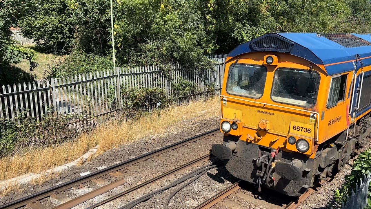 Class 66 | 66736 ‘Wolverhampton Wanderers’ + 66767 “King’s Cross PSB ...
