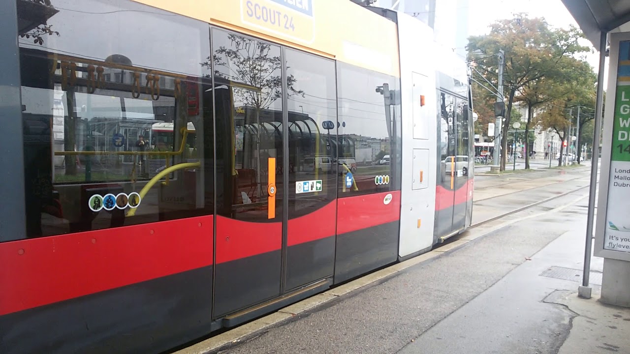 Straßenbahn Linie 1 Schottenring U in Wien - YouTube