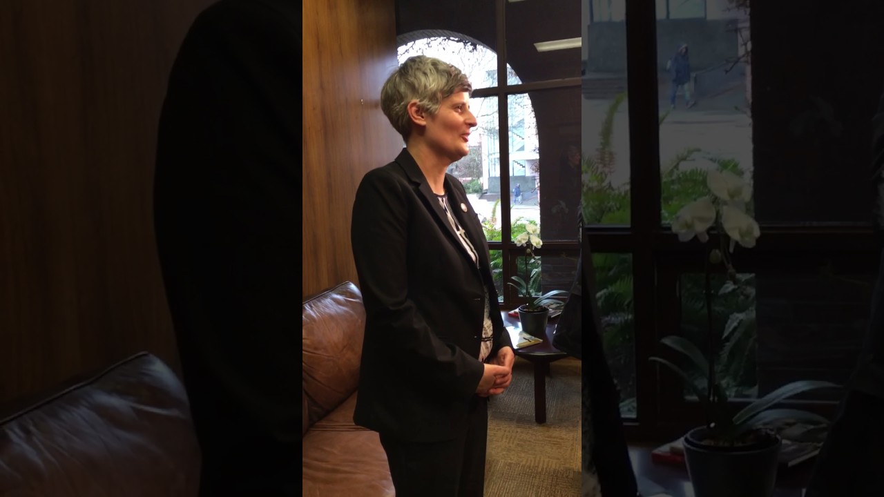 Mayor Lisa Helps shuts down comments on PMs looks - YouTube