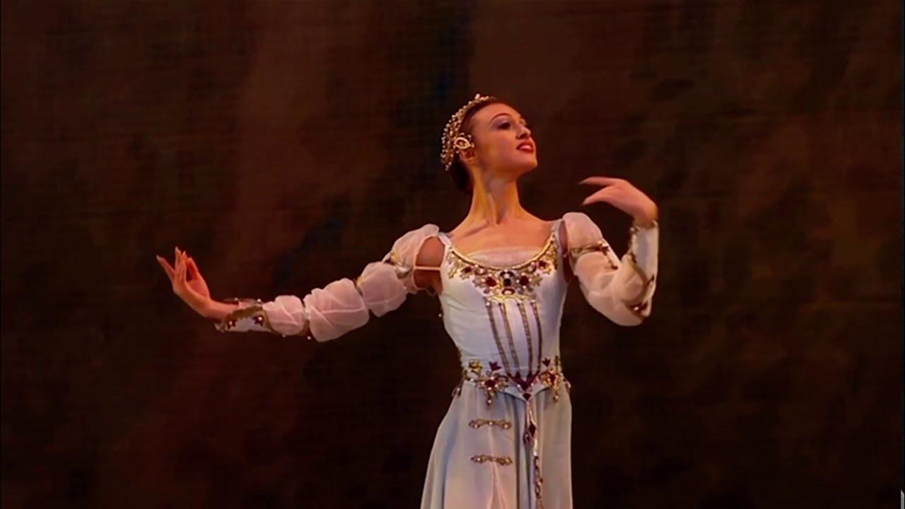 SWAN LAKE - Pas de Trois Variation #1 (Irina Golub - Mariinsky Ballet) - YouTube