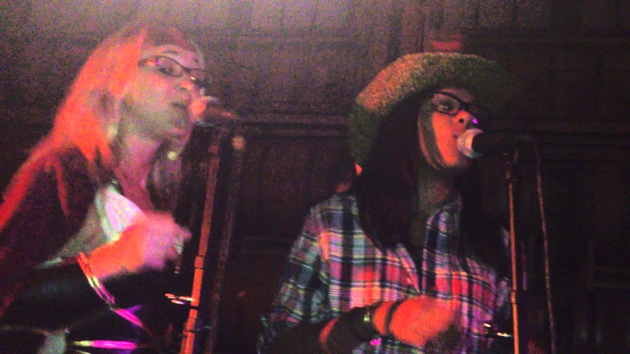 Best back up singers in the business - YouTube