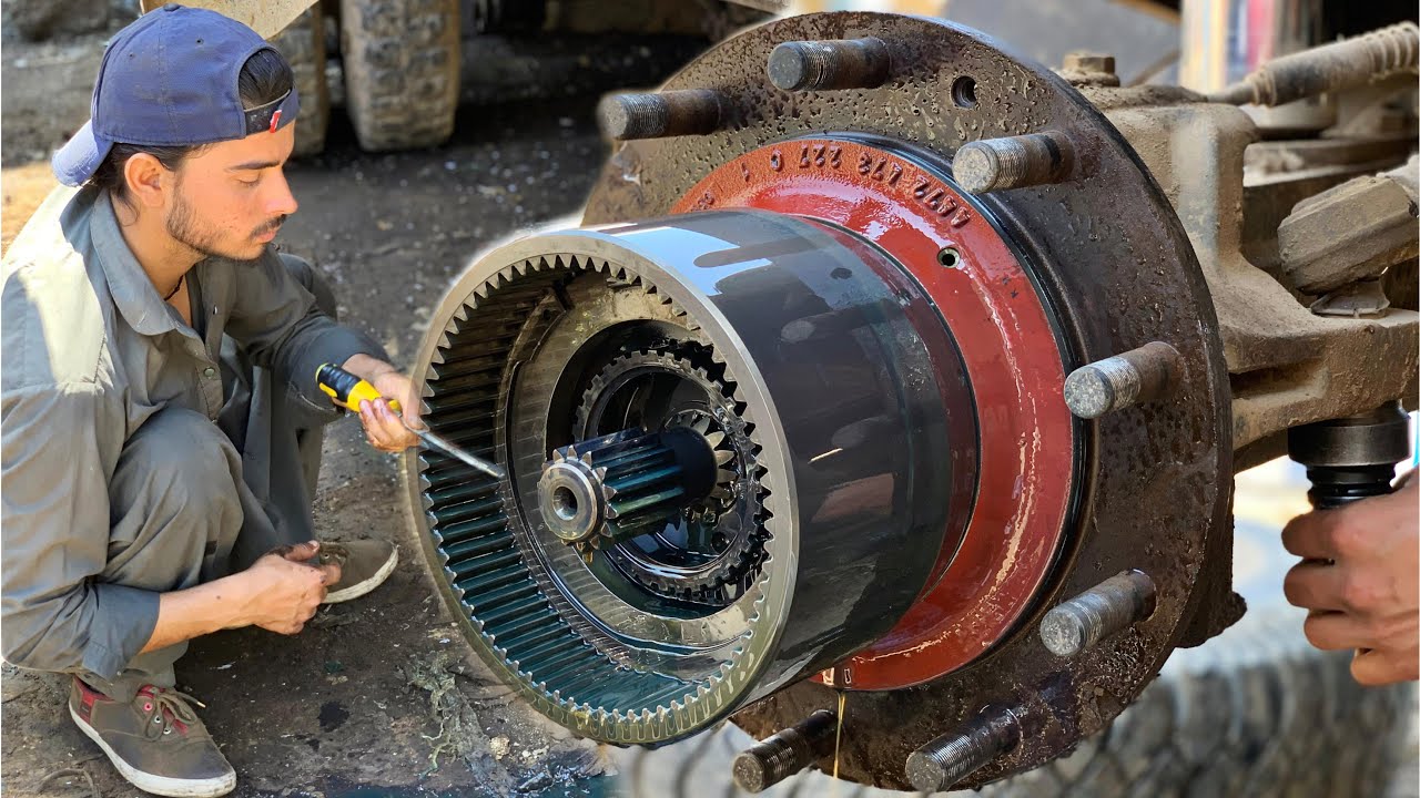 Excavator Machine Wheel Hub Repair by Expert Mechanic | Rethread ...