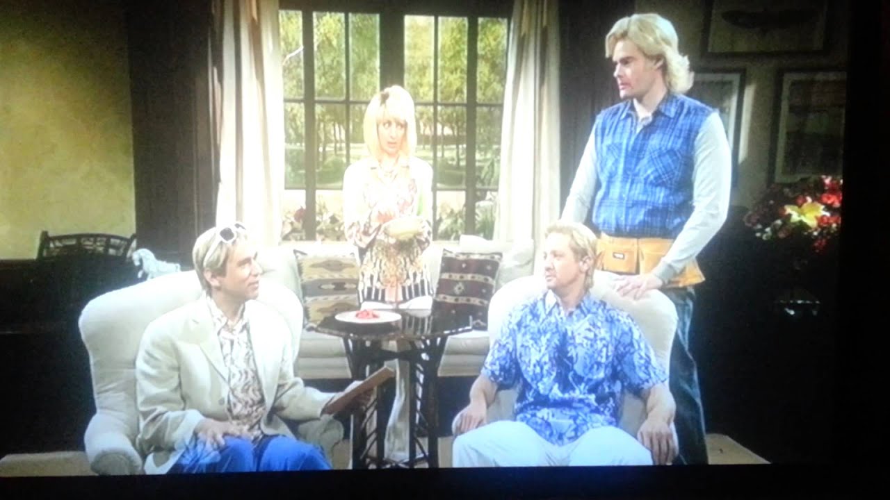 SNL, The Californians with Jeremy Renner - YouTube