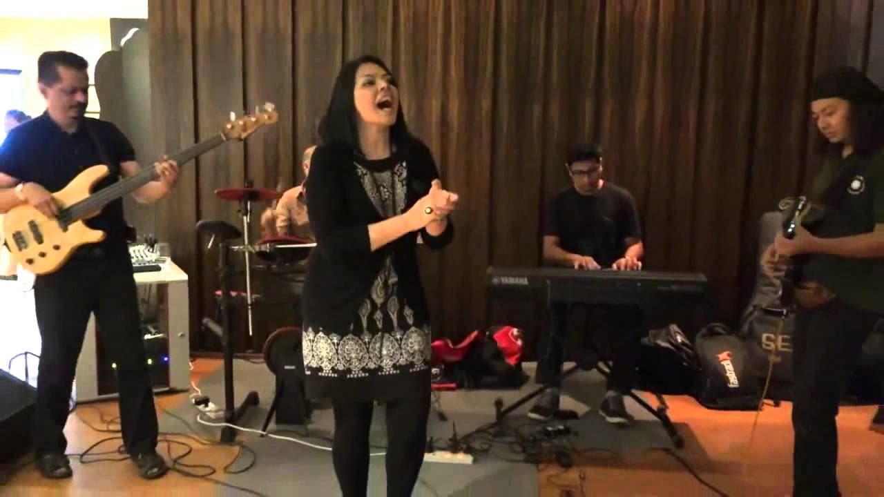 Smoking Chutney featuring Fauzia Maria Beg - YouTube