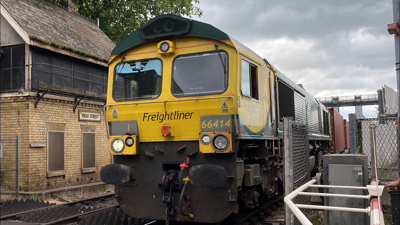 66414 passes over Lincoln High Street Level Crossing, 24.06.2023 - YouTube