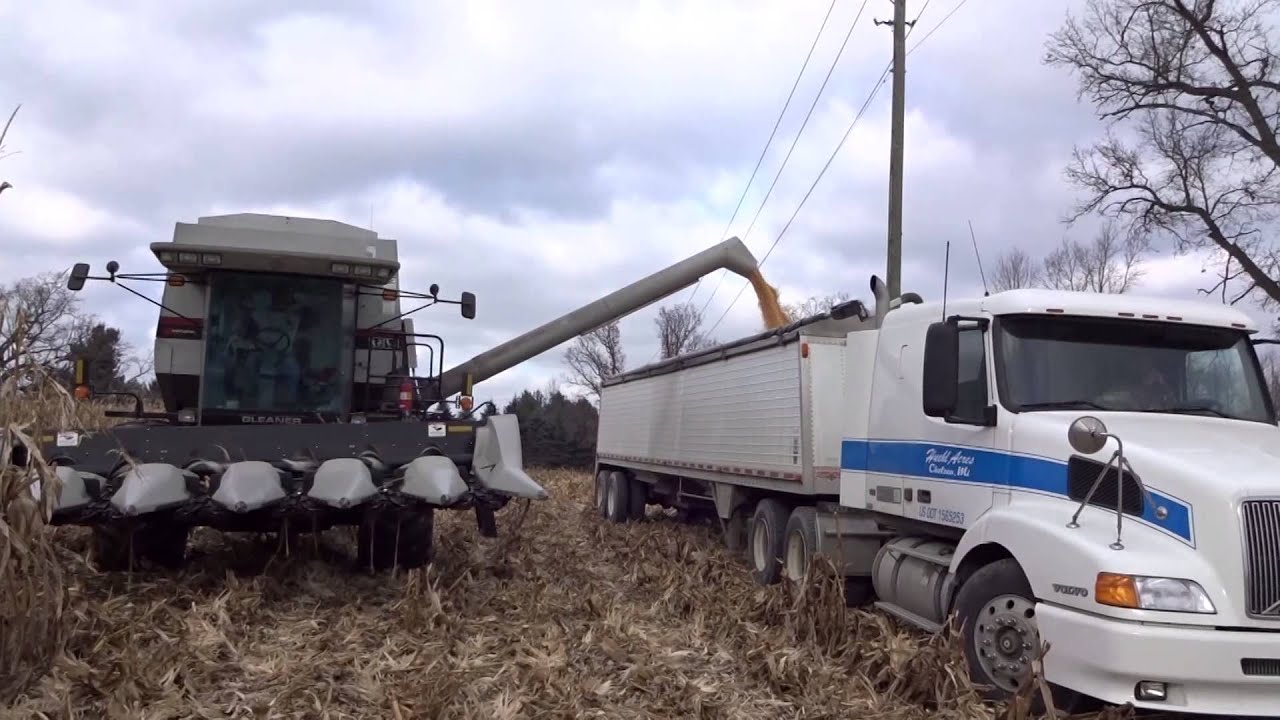 Catching a Ride in a 2003 Gleaner R52 Combine! - YouTube