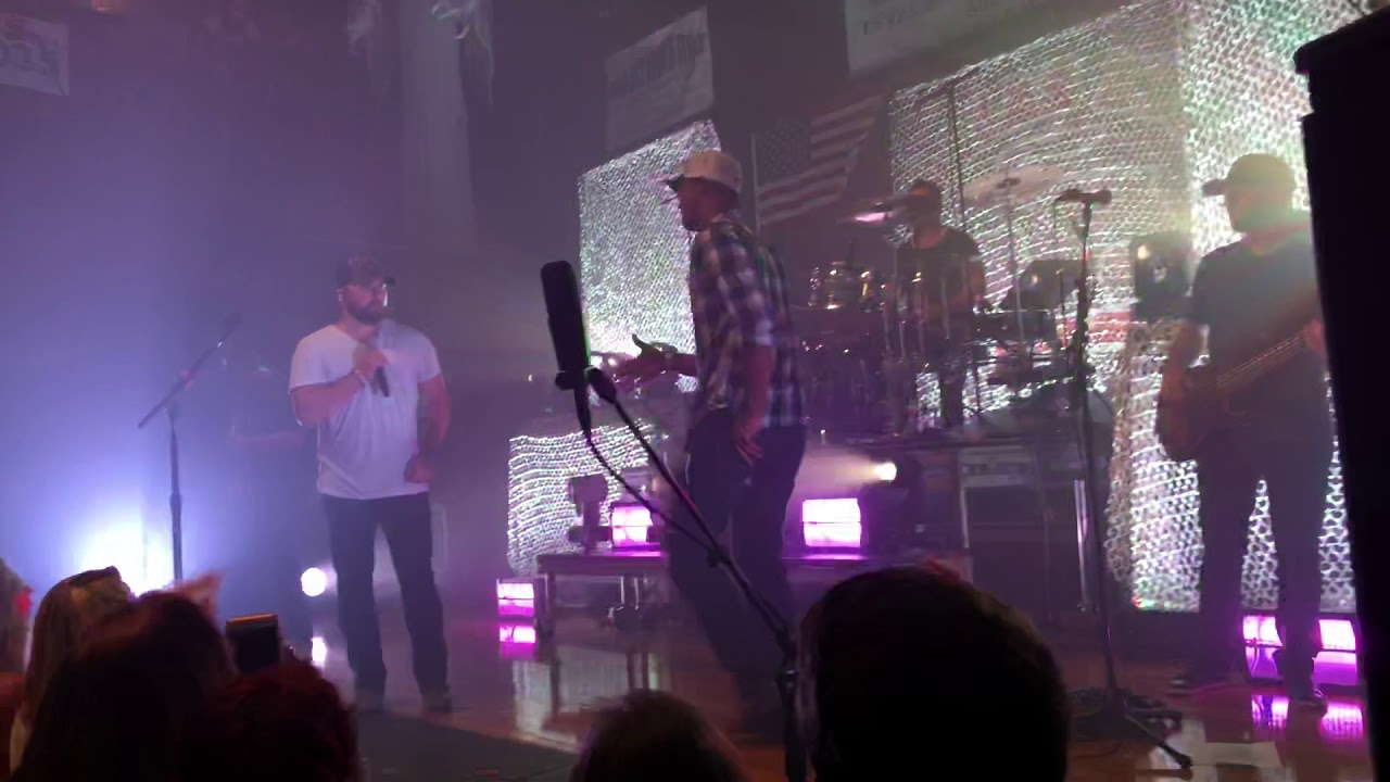 Tyler Farr concert proposal - YouTube