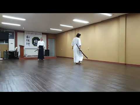 國際拔刀道聯盟 Toyama ryu iai Nakamura ryu battodo lesson - YouTube