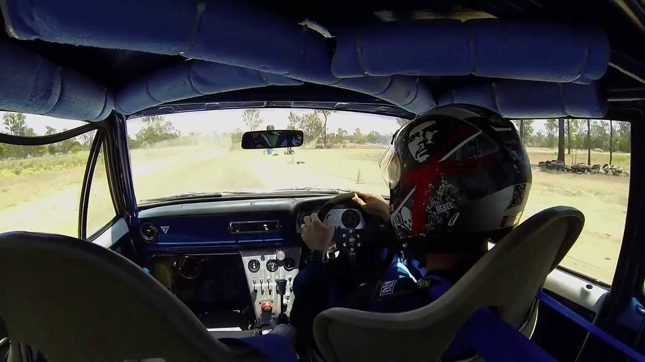 Jordan MK2 Escort @ Willowbank dirt track mix - YouTube
