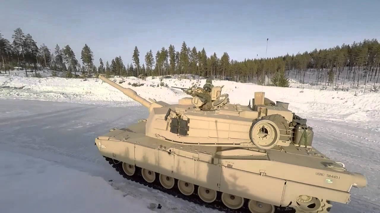 U.S. Marine M1A1 Abrams Snow Drifting - YouTube