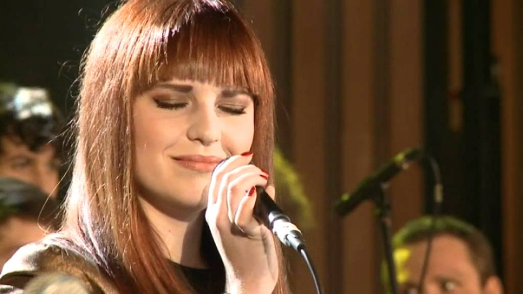Maja Keuc feat. Bee Geesus - Swing Low, Sweet Chariot - YouTube