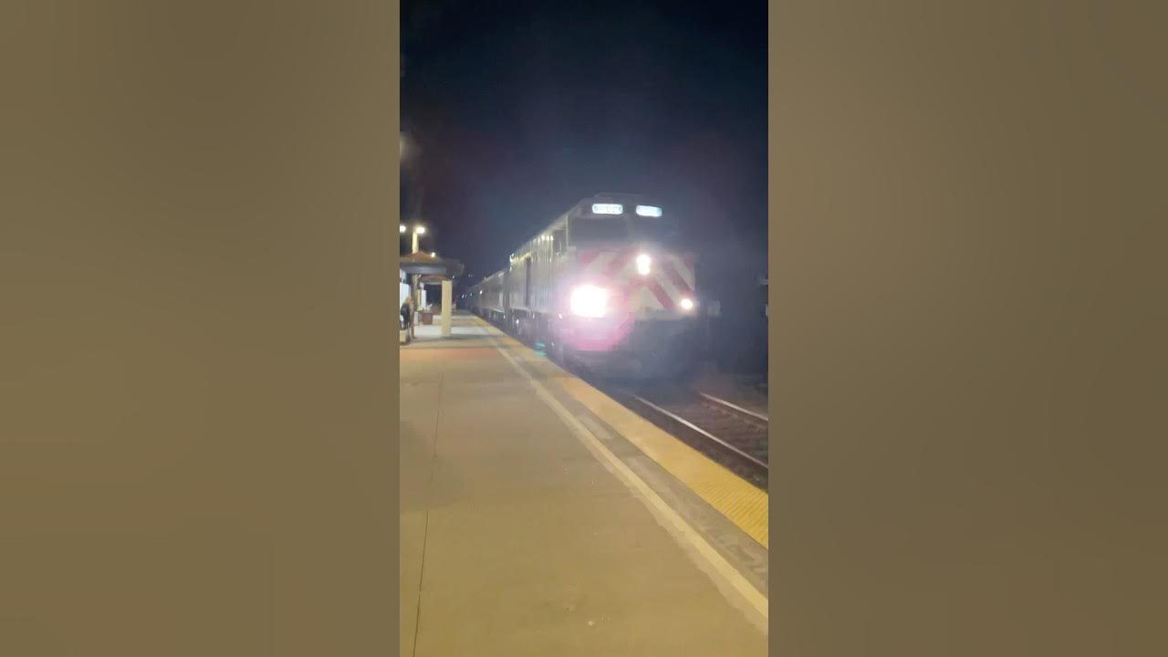 Amtrak F40PH NPCU 90225 leads 587 through San Clemente with the Comet cars and P42DC 158 behind ...