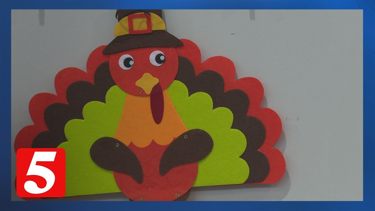 So called 'Turkey Lady' teaches kids about the beloved bird ahead of ...