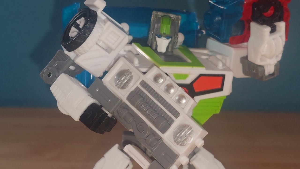 A VERY Dangerous Medic! #Transformers Legacy Evolution Medix - YouTube