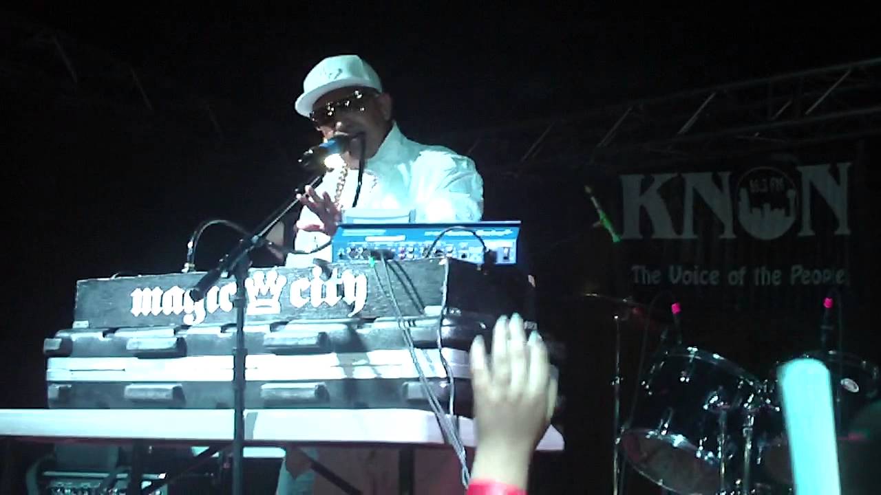 Mc Magic- Girl I love You live - YouTube