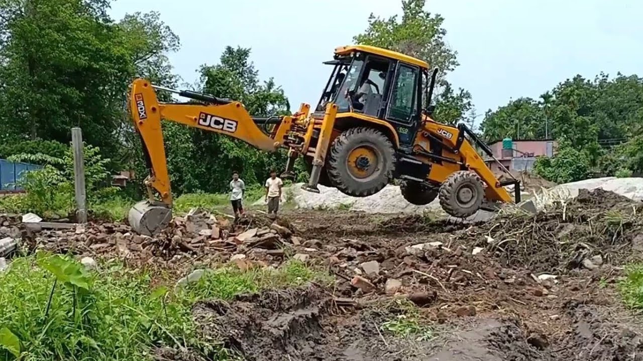 Incompetent JCB Backhoe Operator Showing Off Stunts - YouTube