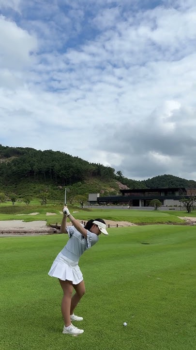 장연주프로 세컨 웨지샷⛳️ / #장연주프로 #klpga #르오네뜨CC - YouTube