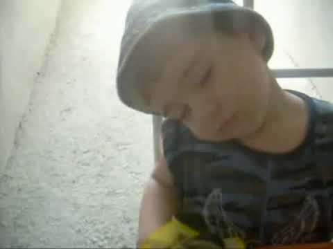 uykuya direnen çocuk