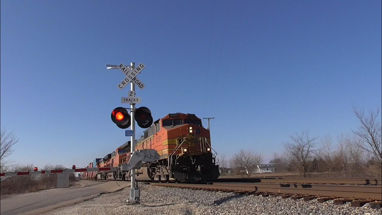 BNSF 4191 at Reed Rd, East of Mazon, Il - YouTube