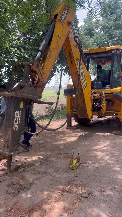 JCB 3DX XTRA HM-380 ROCK BREAKER FITMENT VIDEO #rock #video #breaker #fitment #automobile #jcb # ...